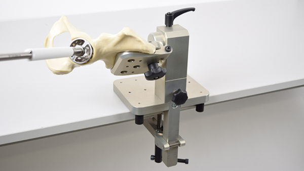 Acetabular reaming supine position - SYNBONE